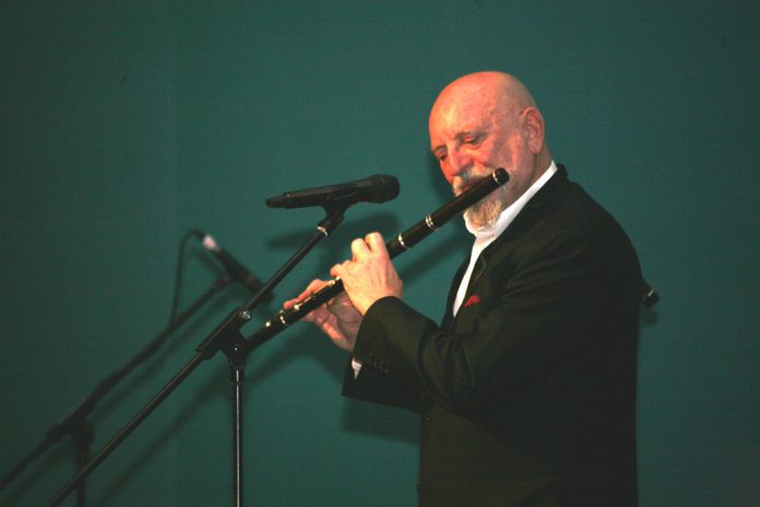 10 Famous Flutists You Should Know - Great Flute Players - CMUSE