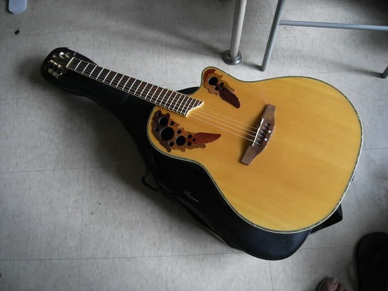 Round Back vs Flat Back Guitar: What's The Difference - CMUSE