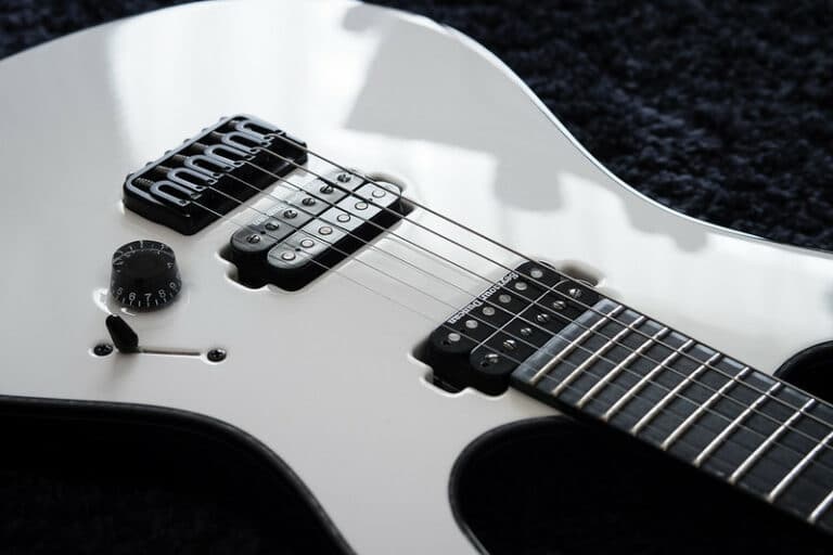 Floyd Rose vs Fixed Bridge: Which Is Better? - CMUSE