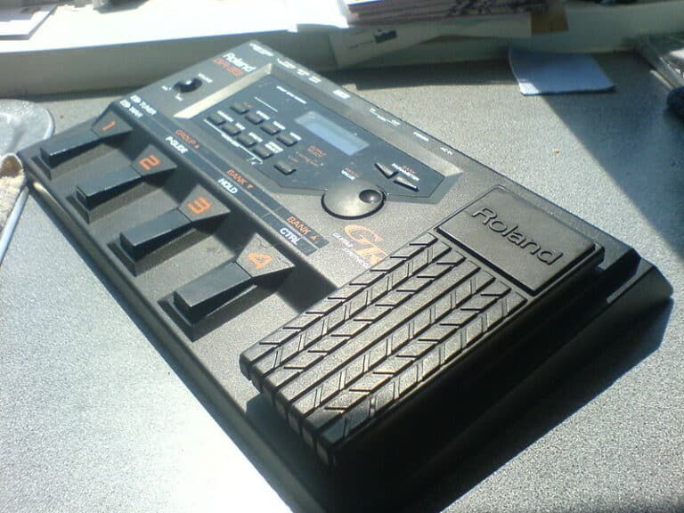 Roland GR 33 vs GR 55- Which Should You Choose? - CMUSE