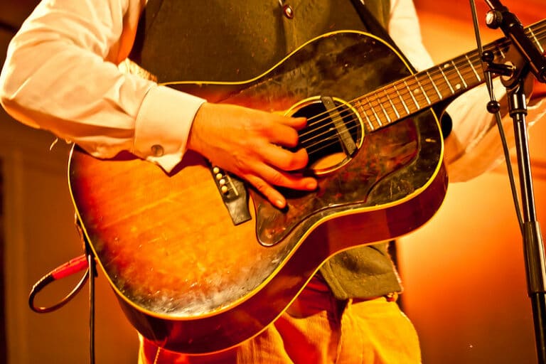 Gibson LG1 vs LG2: Which Model To Choose? - CMUSE