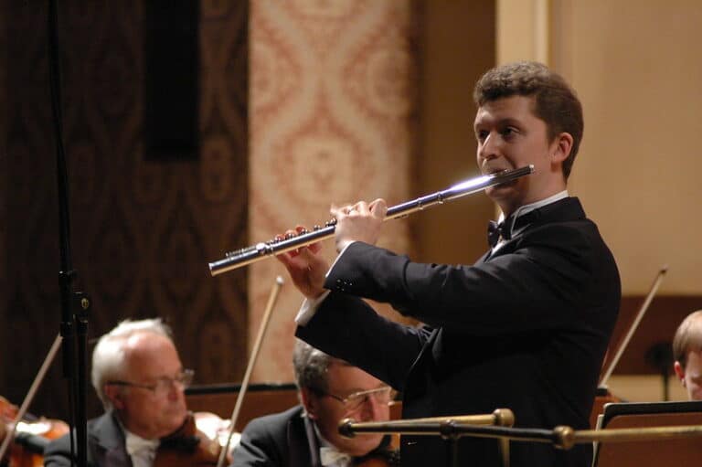6 Popular Male Flute Players You Should Know - CMUSE