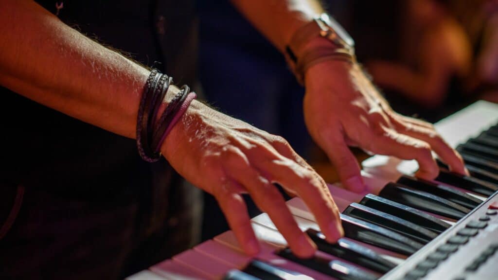 What Instruments Are Used in Pop Music? - CMUSE